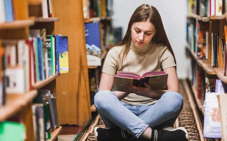 25 Good Books For College Students To Expand Your Mind